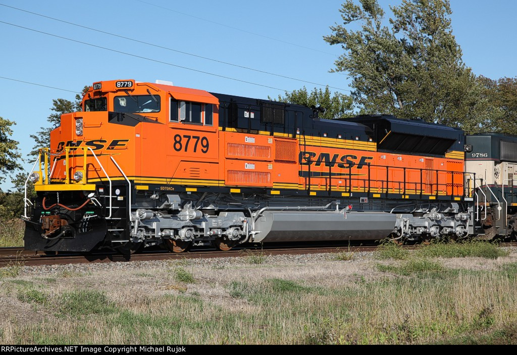 BNSF 8779
